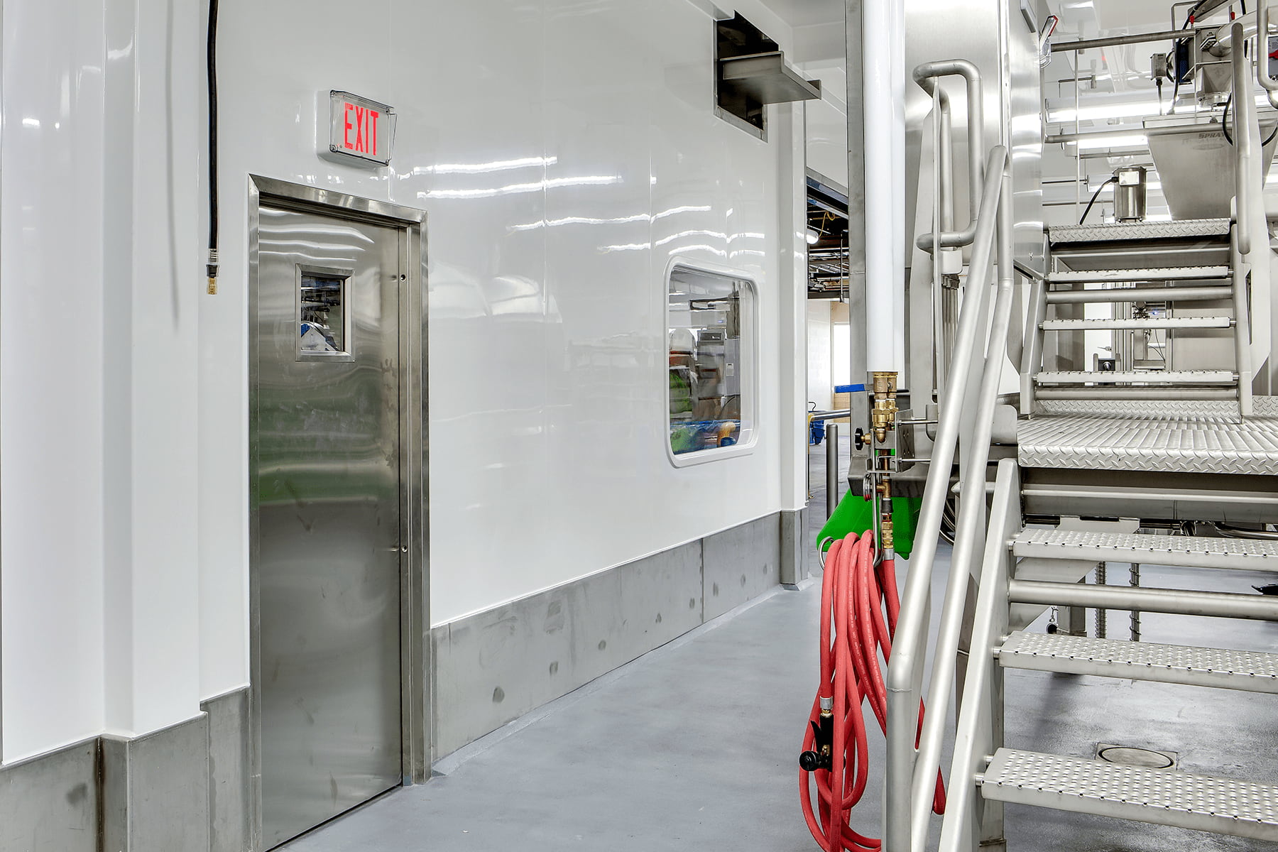Food Industries. Arcoplast wet and dry cleanroom seamless primary ...
