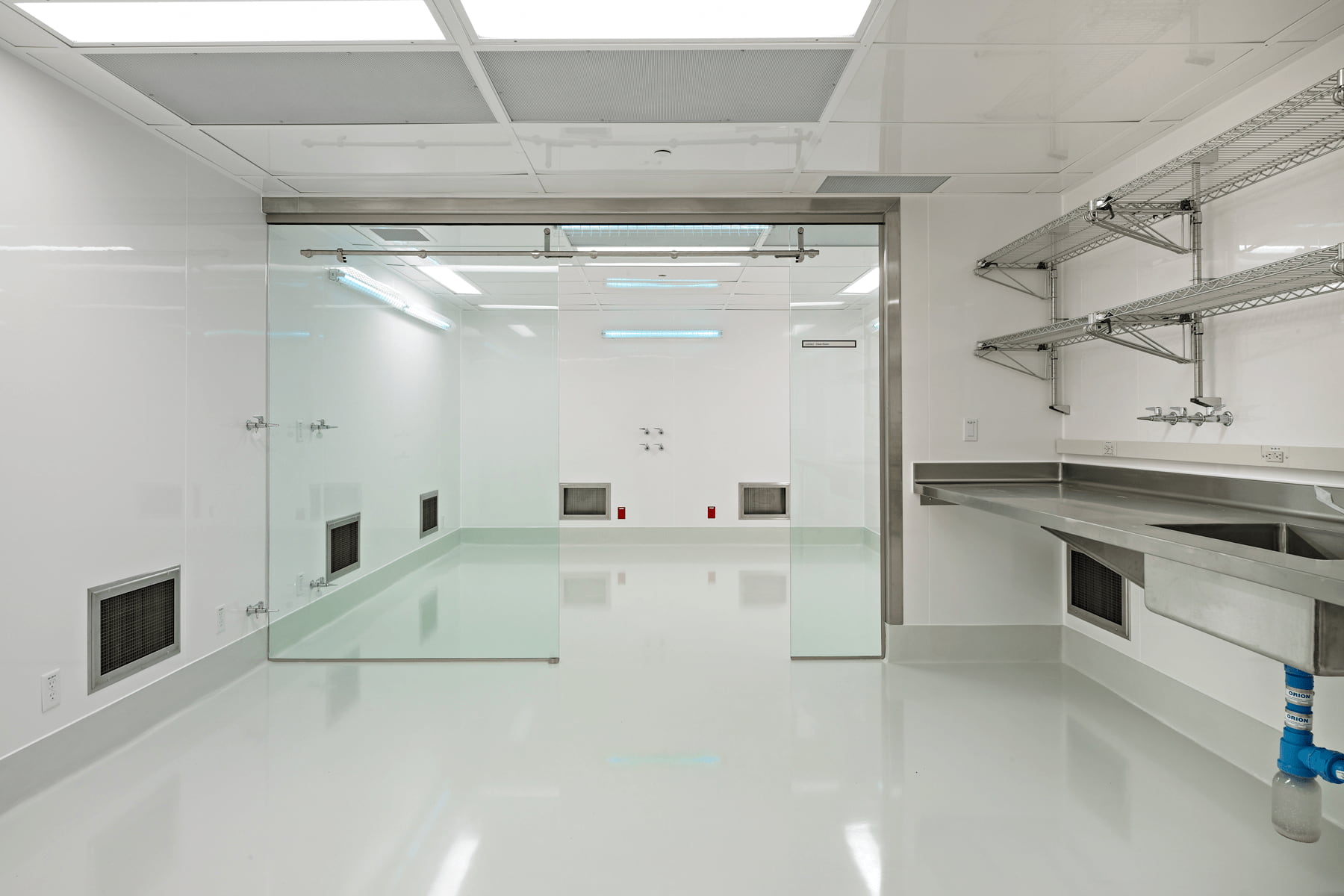 Arcoplast. Pharmaceutical wall and ceiling primary barrier panel ...